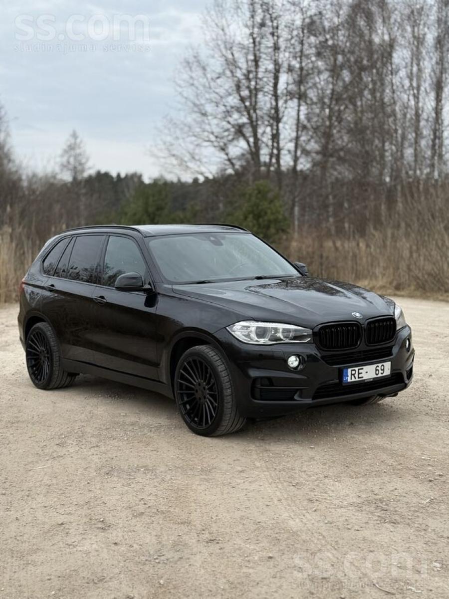 Black BMW X5 2014 in Jurmala, with an engine capacity of 3.00 L and mileage of 257 thousand km for 20000 €, photo 9 on AUTOMOTO.COM.LV