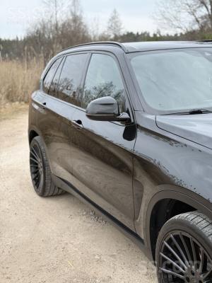 Black BMW X5 2014 in Jurmala, with an engine capacity of 3.00 L and mileage of 257 thousand km for 20000 €, photo 10 on AUTOMOTO.COM.LV