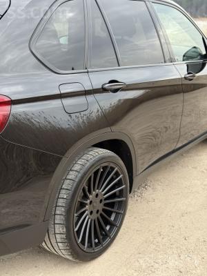 Black BMW X5 2014 in Jurmala, with an engine capacity of 3.00 L and mileage of 257 thousand km for 20000 €, photo 11 on AUTOMOTO.COM.LV