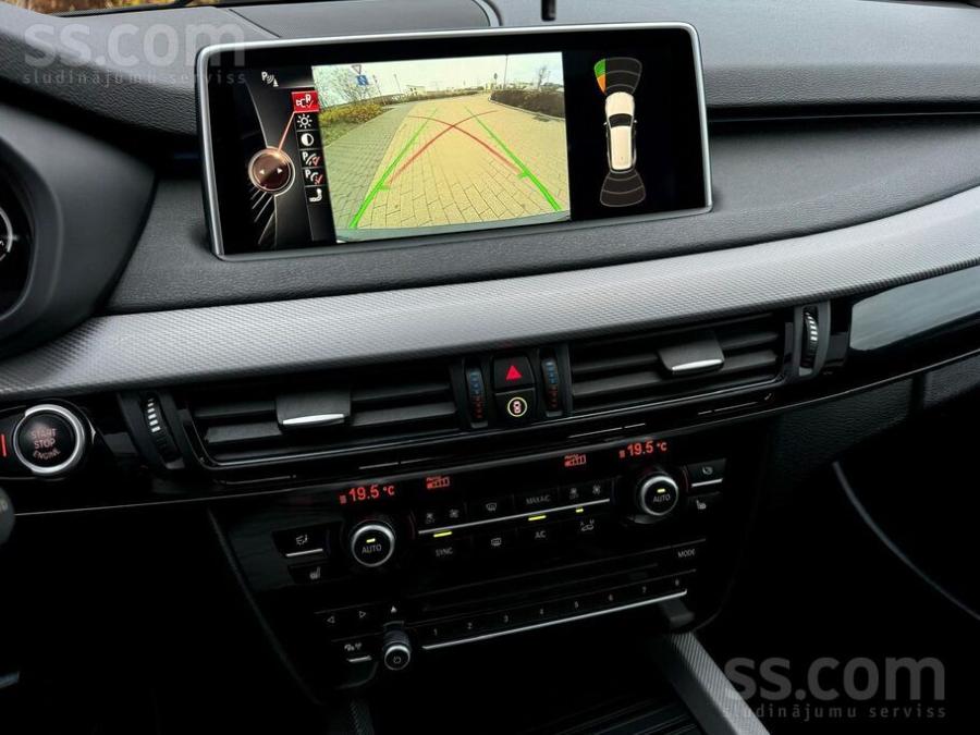Black BMW X5 2014 in Riga, with an engine capacity of 3.00 L and mileage of 273 thousand km for 21900 €, photo 18 on AUTOMOTO.COM.LV