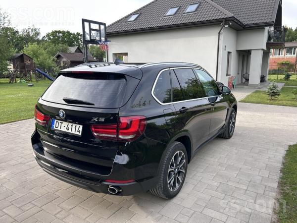 Melns BMW X5 2014 Jelgava, ar dzinēja tilpumu 3.00 L un nobraukumu 186 tūkst. km par 17500 €, foto 4 vietnē AUTOMOTO.COM.LV