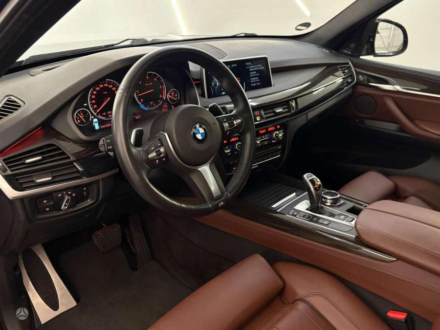 Black BMW X5 2014 in Marijampole, with an engine capacity of 2.99 L and mileage of 274 thousand km for 21650 €, photo 3 on AUTOMOTO.COM.LV