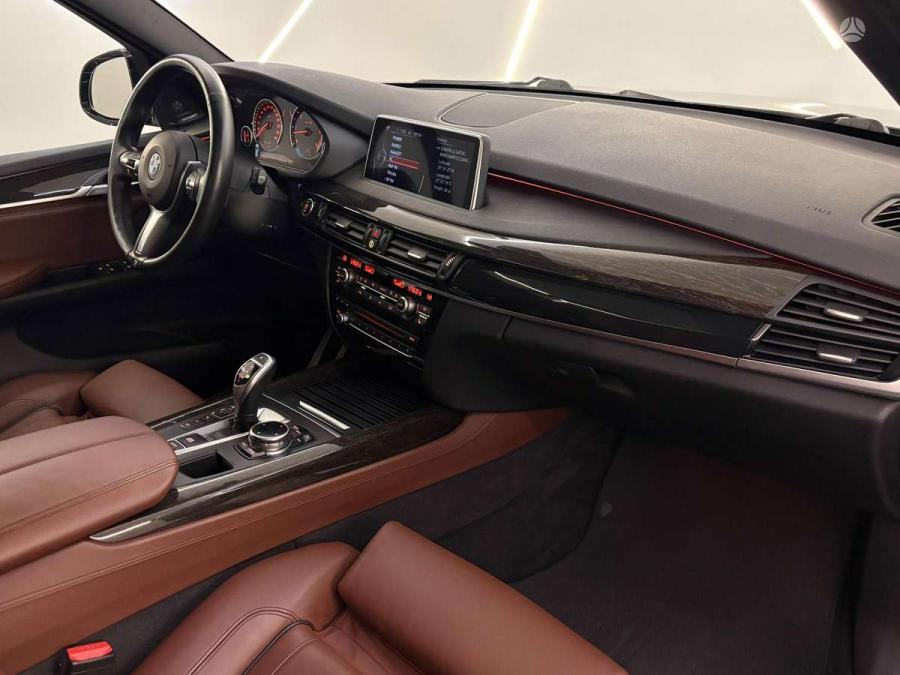 Black BMW X5 2014 in Marijampole, with an engine capacity of 2.99 L and mileage of 274 thousand km for 21650 €, photo 11 on AUTOMOTO.COM.LV