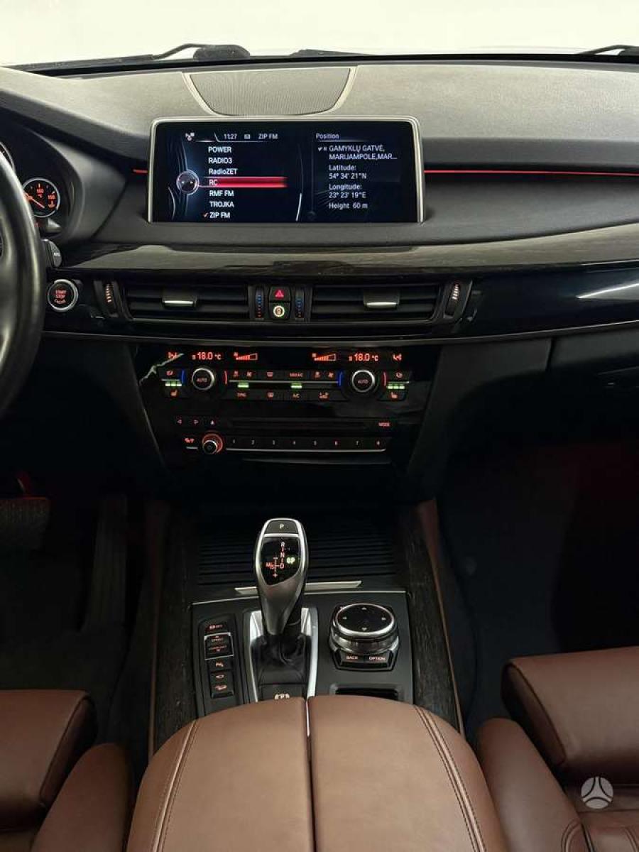 Black BMW X5 2014 in Marijampole, with an engine capacity of 2.99 L and mileage of 274 thousand km for 21650 €, photo 14 on AUTOMOTO.COM.LV