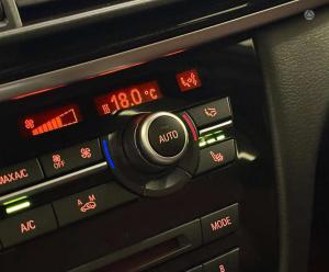 Black BMW X5 2014 in Marijampole, with an engine capacity of 2.99 L and mileage of 274 thousand km for 21650 €, photo 18 on AUTOMOTO.COM.LV