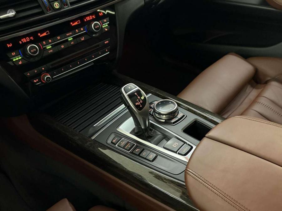 Black BMW X5 2014 in Marijampole, with an engine capacity of 2.99 L and mileage of 274 thousand km for 21650 €, photo 21 on AUTOMOTO.COM.LV