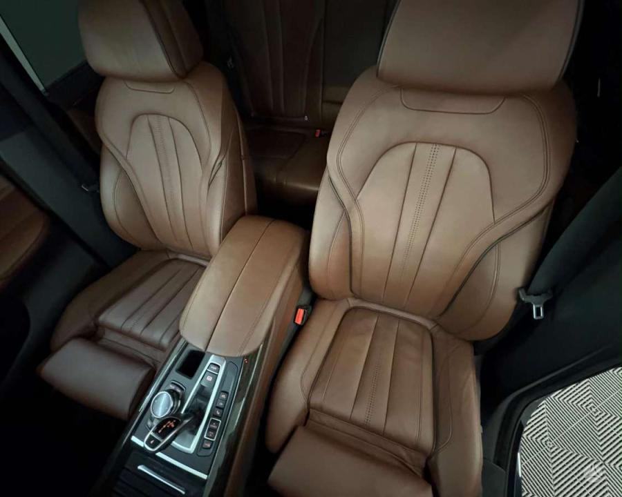 Black BMW X5 2014 in Marijampole, with an engine capacity of 2.99 L and mileage of 274 thousand km for 21650 €, photo 23 on AUTOMOTO.COM.LV