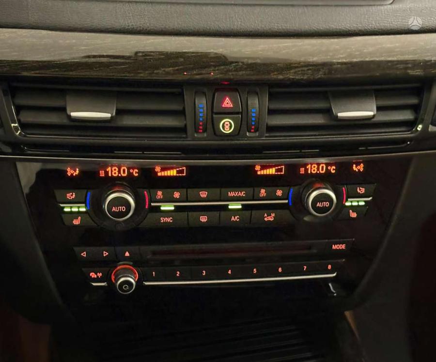 Black BMW X5 2014 in Marijampole, with an engine capacity of 2.99 L and mileage of 274 thousand km for 21650 €, photo 28 on AUTOMOTO.COM.LV