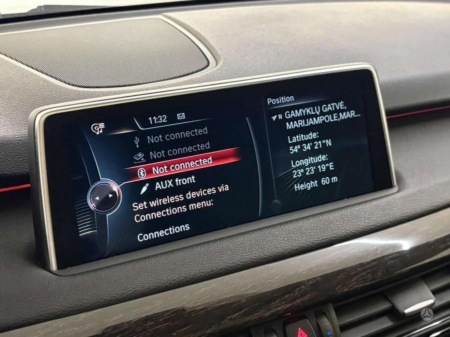Black BMW X5 2014 in Marijampole, with an engine capacity of 2.99 L and mileage of 274 thousand km for 21650 €, photo 30 on AUTOMOTO.COM.LV