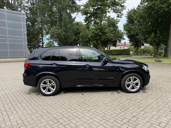 Black BMW X5 2014 in Marijampole, with an engine capacity of 2.99 L and mileage of 330 thousand km for 18800 €, photo 5 on AUTOMOTO.COM.LV