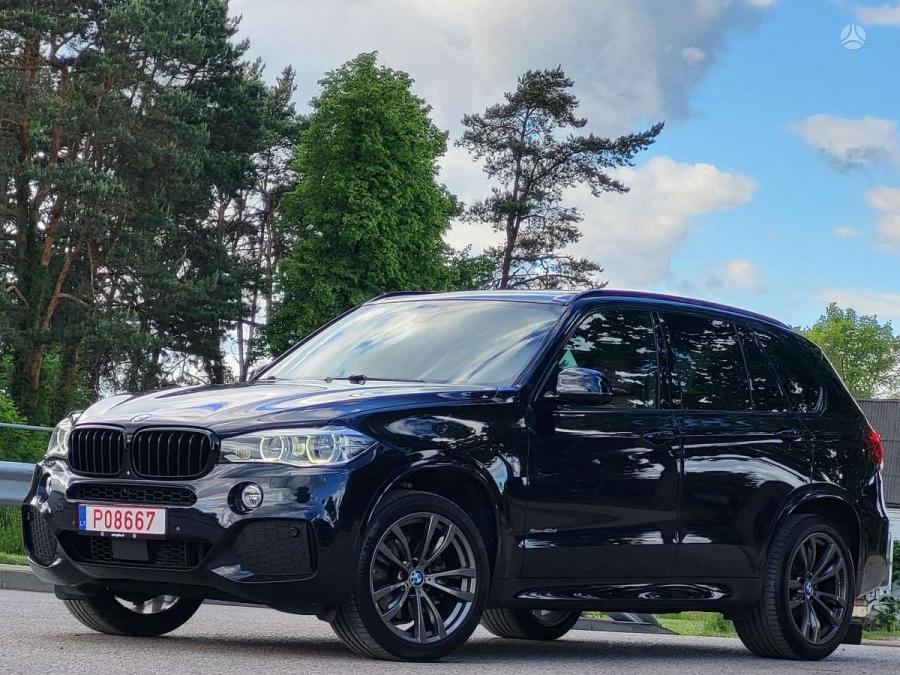Black BMW X5 2014 in Vilnius, with an engine capacity of 2.99 L and mileage of 276 thousand km for 19850 €, photo 4 on AUTOMOTO.COM.LV