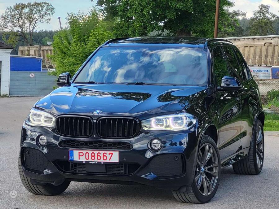 Black BMW X5 2014 in Vilnius, with an engine capacity of 2.99 L and mileage of 276 thousand km for 19850 €, photo 6 on AUTOMOTO.COM.LV