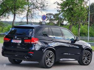 Black BMW X5 2014 in Vilnius, with an engine capacity of 2.99 L and mileage of 276 thousand km for 19850 €, photo 8 on AUTOMOTO.COM.LV