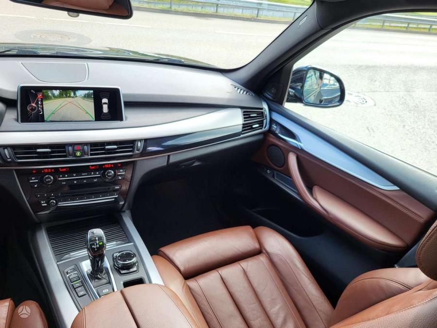 Black BMW X5 2014 in Vilnius, with an engine capacity of 2.99 L and mileage of 276 thousand km for 19850 €, photo 14 on AUTOMOTO.COM.LV