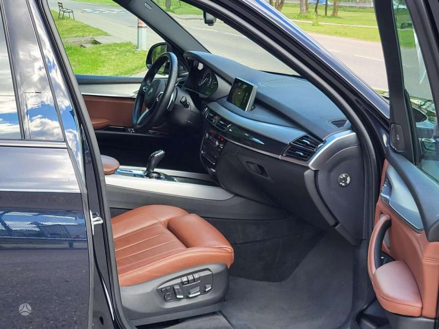 Black BMW X5 2014 in Vilnius, with an engine capacity of 2.99 L and mileage of 276 thousand km for 19850 €, photo 15 on AUTOMOTO.COM.LV
