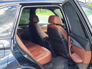 Black BMW X5 2014 in Vilnius, with an engine capacity of 2.99 L and mileage of 276 thousand km for 19850 €, photo 16 on AUTOMOTO.COM.LV