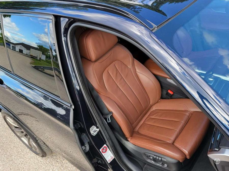 Black BMW X5 2014 in Vilnius, with an engine capacity of 2.99 L and mileage of 276 thousand km for 19850 €, photo 17 on AUTOMOTO.COM.LV