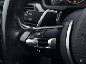 Black BMW X5 2014 in Vilnius, with an engine capacity of 3.00 L and mileage of 281 thousand km for 18999 €, photo 17 on AUTOMOTO.COM.LV