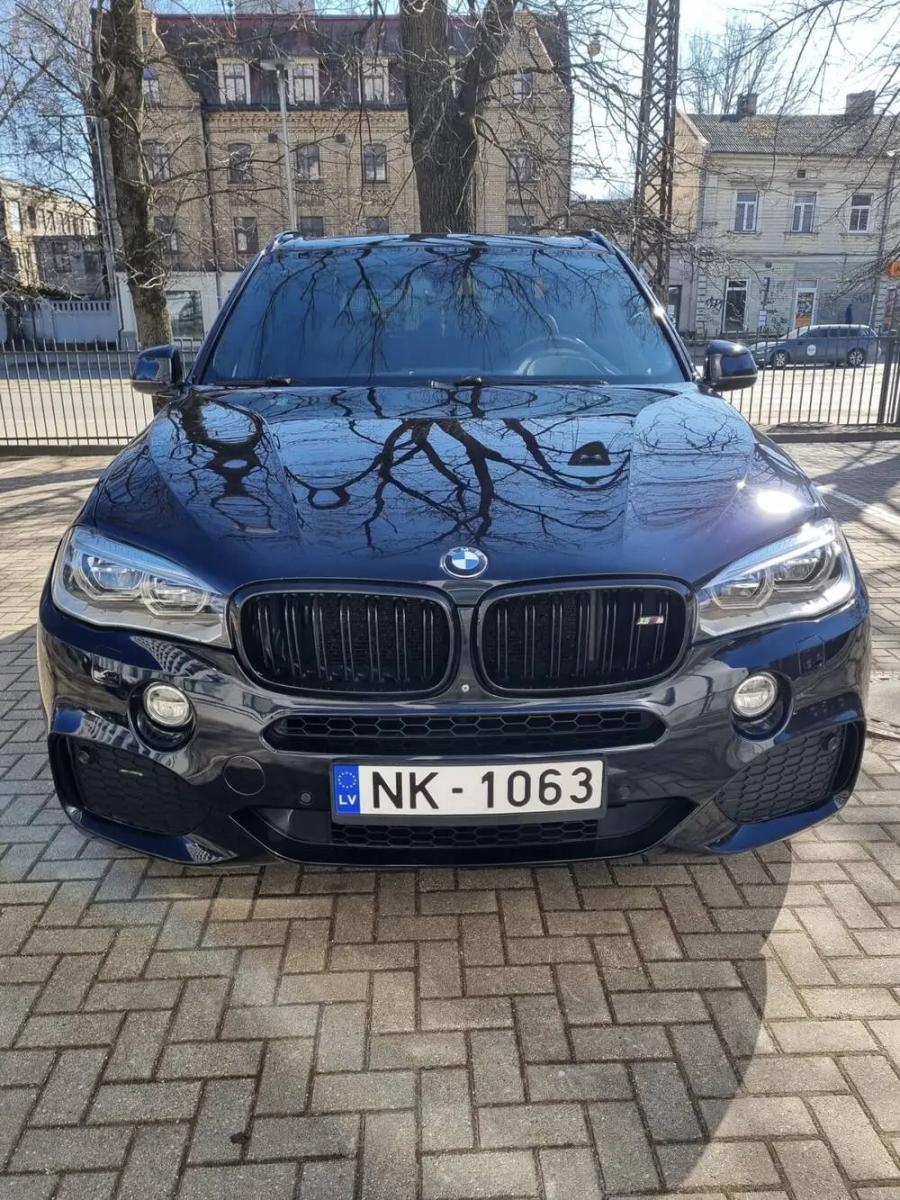 Black BMW X5 2014 in Riga, with an engine capacity of 3.00 L and mileage of 246 thousand km for 22900 €, photo 3 on AUTOMOTO.COM.LV
