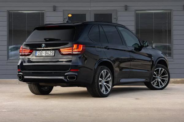 Melns BMW X5 2014 Jelgava, ar dzinēja tilpumu 3.00 L un nobraukumu 270 tūkst. km par 22450 €, foto 4 vietnē AUTOMOTO.COM.LV