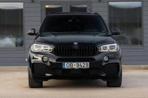 Black BMW X5 2014 in Jelgava, with an engine capacity of 3.00 L and mileage of 270 thousand km for 22450 €, photo 6 on AUTOMOTO.COM.LV