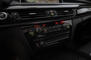 Black BMW X5 2014 in Jelgava, with an engine capacity of 3.00 L and mileage of 270 thousand km for 22450 €, photo 16 on AUTOMOTO.COM.LV