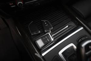 Black BMW X5 2014 in Jelgava, with an engine capacity of 3.00 L and mileage of 270 thousand km for 22450 €, photo 21 on AUTOMOTO.COM.LV