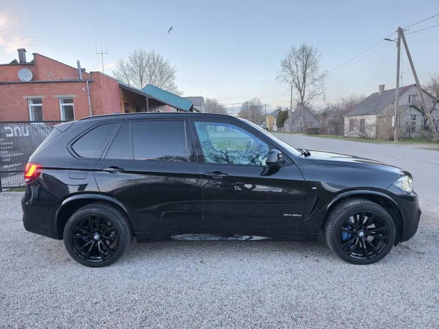 Melns BMW X5 2014 Ventspils, ar dzinēja tilpumu 3.00 L un nobraukumu 270 tūkst. km par 24000 €, foto 8 vietnē AUTOMOTO.COM.LV