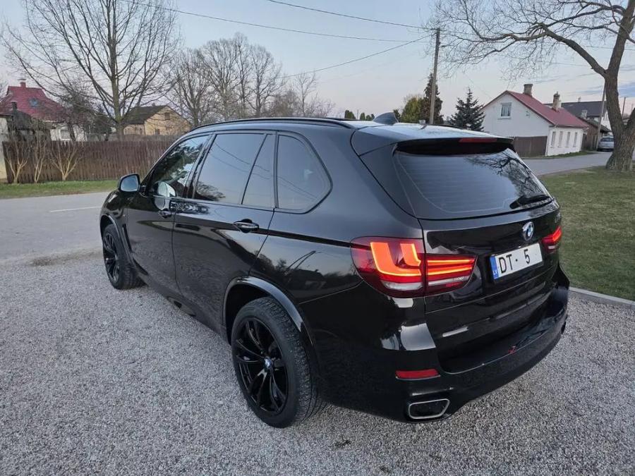 Melns BMW X5 2014 Ventspils, ar dzinēja tilpumu 3.00 L un nobraukumu 270 tūkst. km par 24000 €, foto 9 vietnē AUTOMOTO.COM.LV