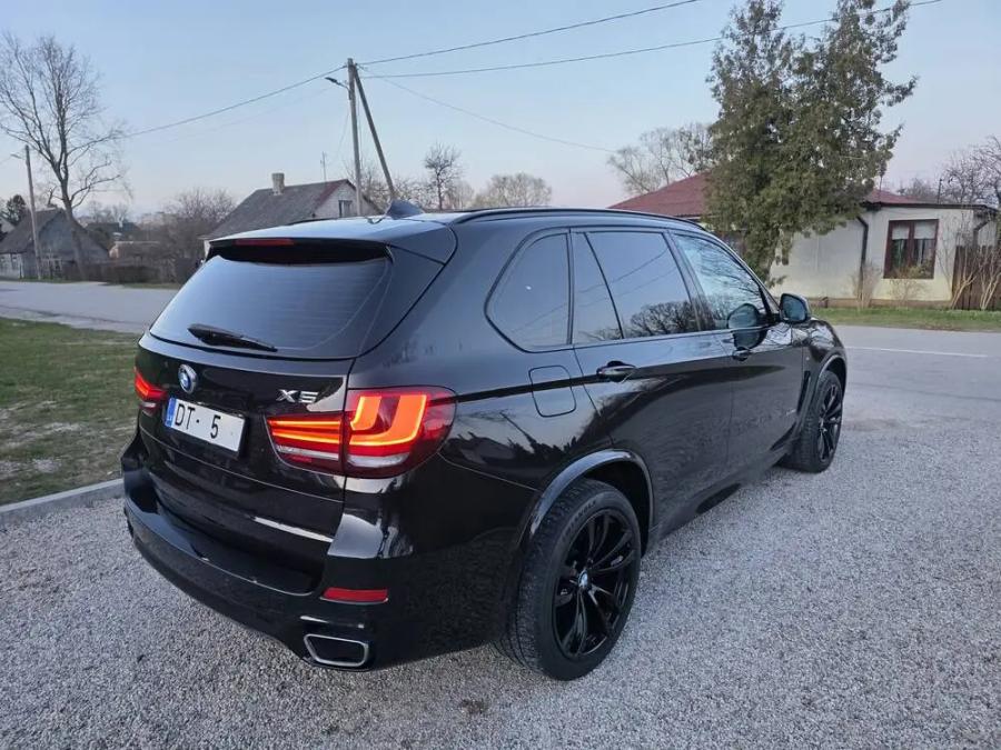 Melns BMW X5 2014 Ventspils, ar dzinēja tilpumu 3.00 L un nobraukumu 270 tūkst. km par 24000 €, foto 11 vietnē AUTOMOTO.COM.LV