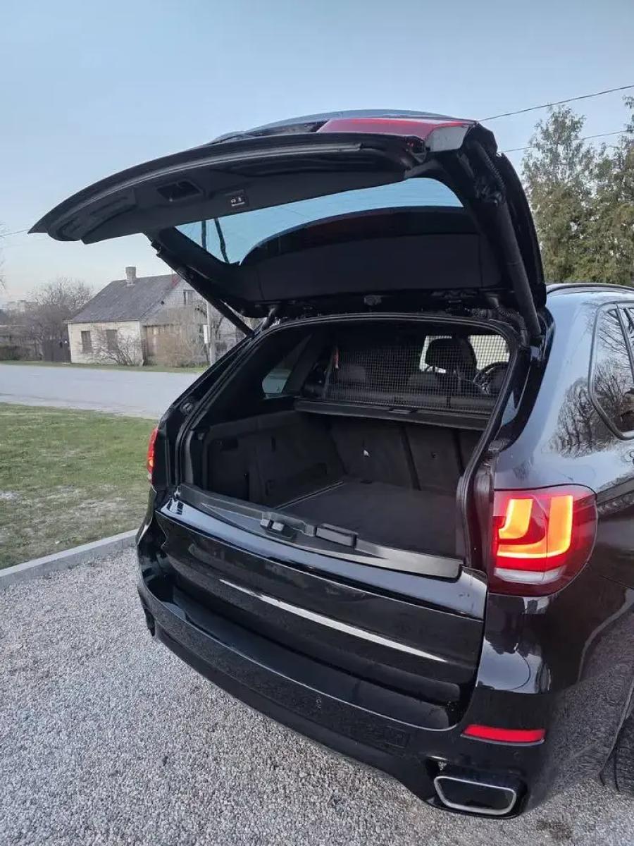 Melns BMW X5 2014 Ventspils, ar dzinēja tilpumu 3.00 L un nobraukumu 270 tūkst. km par 24000 €, foto 13 vietnē AUTOMOTO.COM.LV
