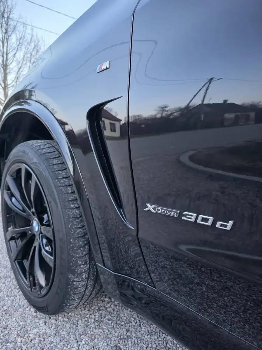 Melns BMW X5 2014 Ventspils, ar dzinēja tilpumu 3.00 L un nobraukumu 270 tūkst. km par 24000 €, foto 31 vietnē AUTOMOTO.COM.LV