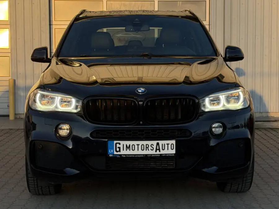 Black BMW X5 2014 in Riga, with an engine capacity of 3.00 L and mileage of 301 thousand km for 18900 €, photo 3 on AUTOMOTO.COM.LV