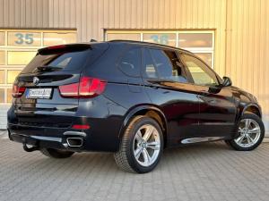 Black BMW X5 2014 in Riga, with an engine capacity of 3.00 L and mileage of 301 thousand km for 18900 €, photo 5 on AUTOMOTO.COM.LV