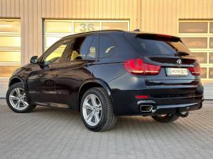 Black BMW X5 2014 in Riga, with an engine capacity of 3.00 L and mileage of 301 thousand km for 18900 €, photo 7 on AUTOMOTO.COM.LV