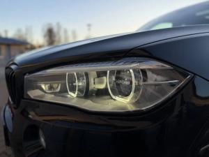 Black BMW X5 2014 in Riga, with an engine capacity of 3.00 L and mileage of 301 thousand km for 18900 €, photo 13 on AUTOMOTO.COM.LV