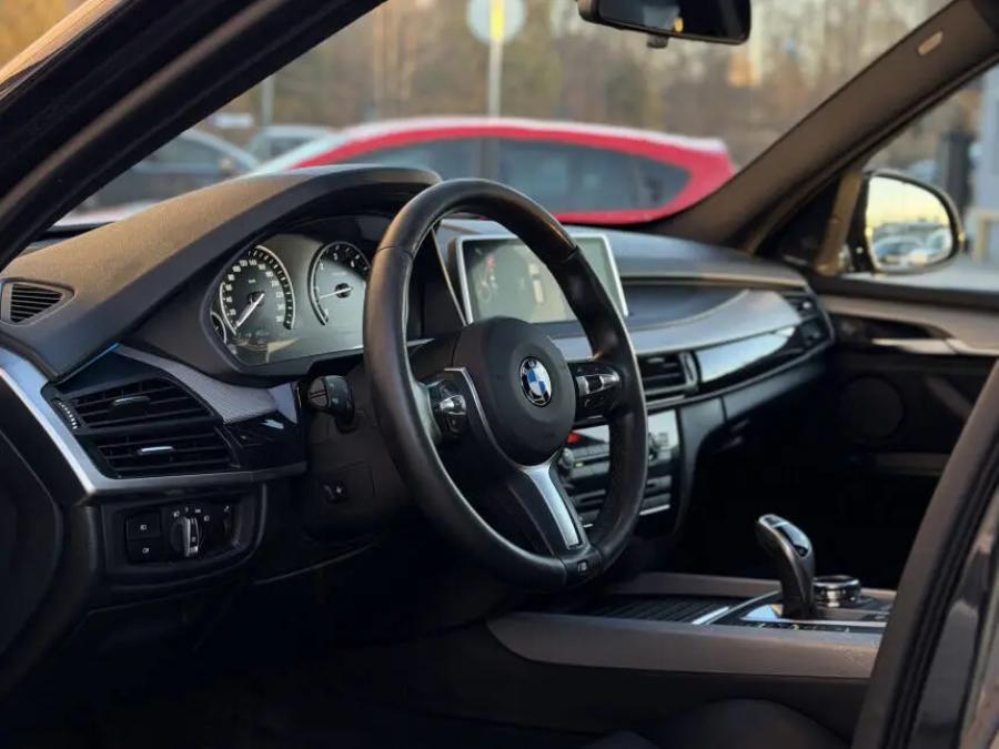 Black BMW X5 2014 in Riga, with an engine capacity of 3.00 L and mileage of 301 thousand km for 18900 €, photo 15 on AUTOMOTO.COM.LV