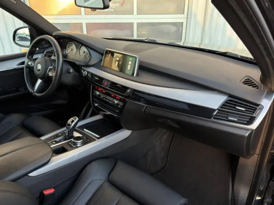 Black BMW X5 2014 in Riga, with an engine capacity of 3.00 L and mileage of 301 thousand km for 18900 €, photo 17 on AUTOMOTO.COM.LV