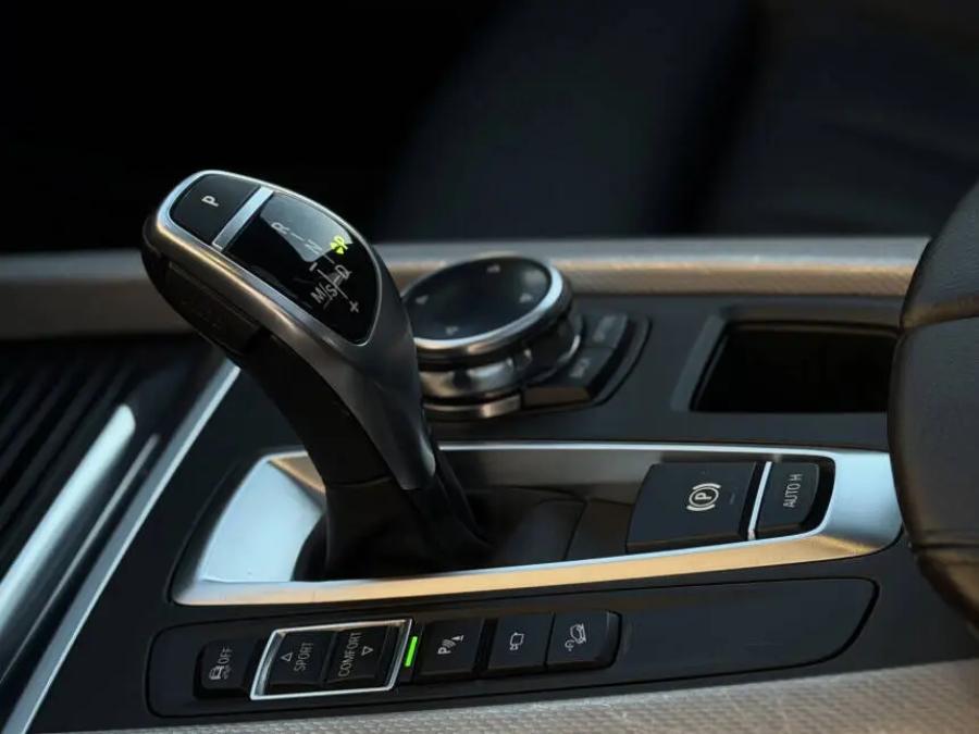 Black BMW X5 2014 in Riga, with an engine capacity of 3.00 L and mileage of 301 thousand km for 18900 €, photo 20 on AUTOMOTO.COM.LV