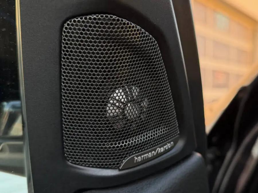 Black BMW X5 2014 in Riga, with an engine capacity of 3.00 L and mileage of 301 thousand km for 18900 €, photo 23 on AUTOMOTO.COM.LV