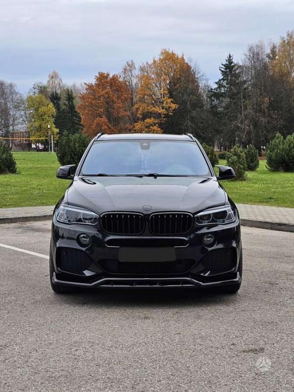 Black BMW X5 2014 in Salcininkai, with an engine capacity of 2.99 L and mileage of 210 thousand km for 21850 €, photo 3 on AUTOMOTO.COM.LV