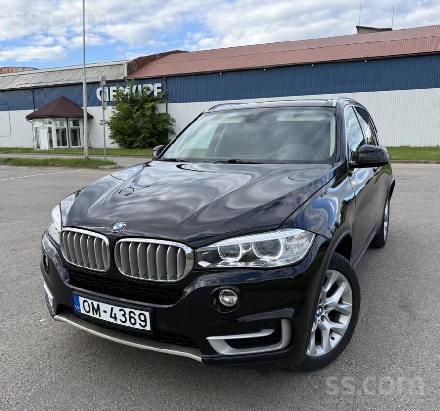 Black BMW X5 2014 in Jekabpils, with an engine capacity of 3.00 L and mileage of 299 thousand km for 16900 €, photo 1 on AUTOMOTO.COM.LV