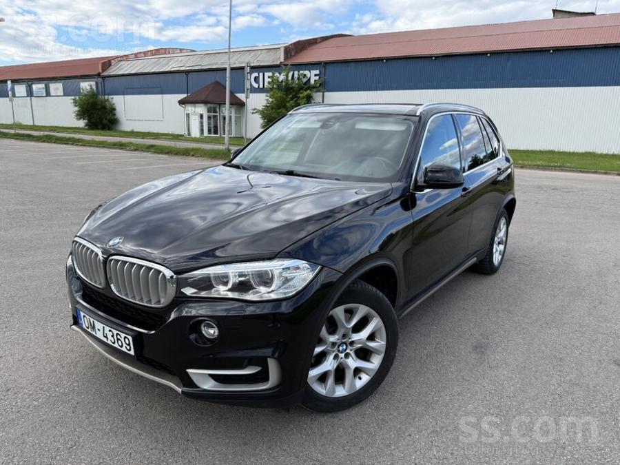 Black BMW X5 2014 in Jekabpils, with an engine capacity of 3.00 L and mileage of 299 thousand km for 16900 €, photo 5 on AUTOMOTO.COM.LV