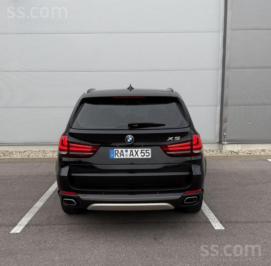 Black BMW X5 2014 in Jekabpils, with an engine capacity of 3.00 L and mileage of 299 thousand km for 16900 €, photo 10 on AUTOMOTO.COM.LV