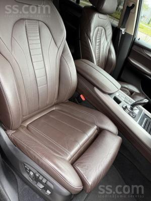 Black BMW X5 2014 in Jekabpils, with an engine capacity of 3.00 L and mileage of 299 thousand km for 16900 €, photo 14 on AUTOMOTO.COM.LV