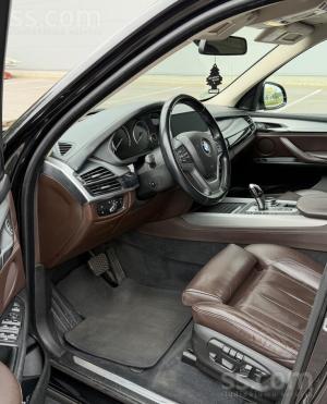 Black BMW X5 2014 in Jekabpils, with an engine capacity of 3.00 L and mileage of 299 thousand km for 16900 €, photo 15 on AUTOMOTO.COM.LV
