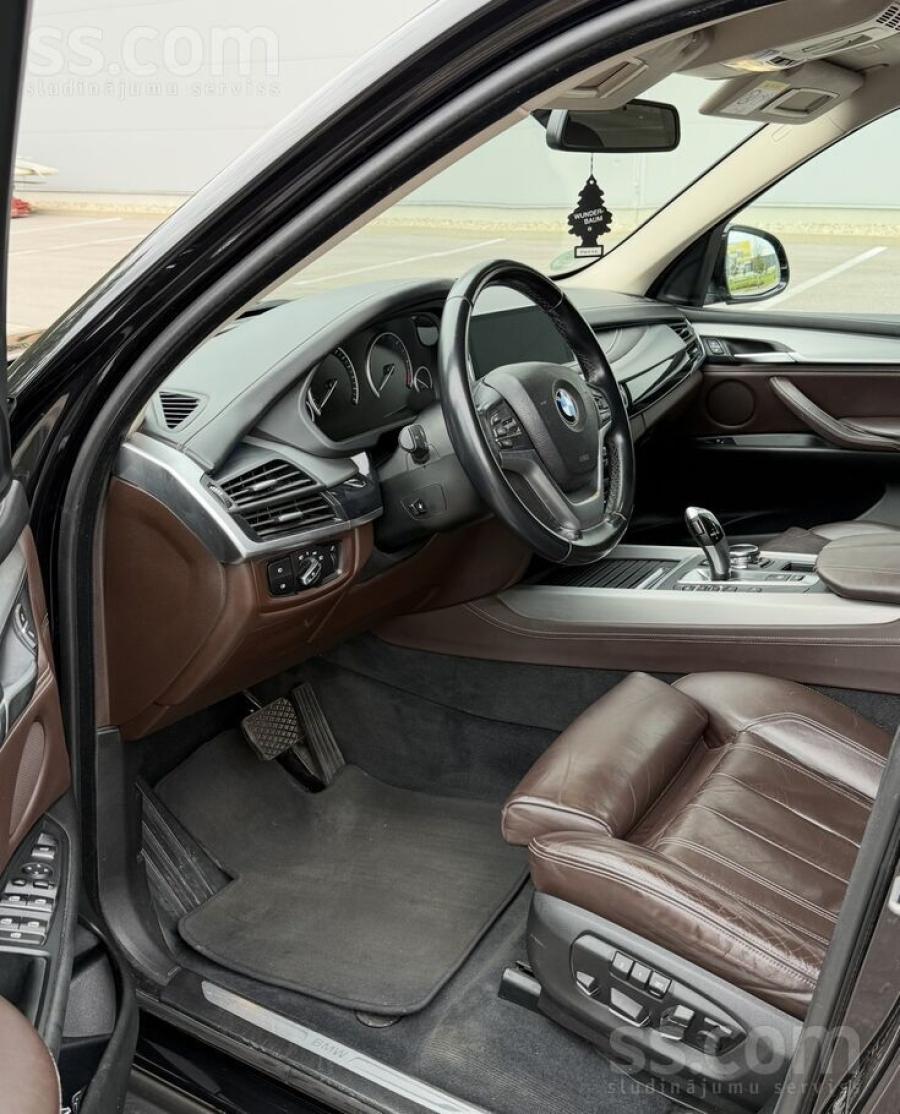 Black BMW X5 2014 in Jekabpils, with an engine capacity of 3.00 L and mileage of 299 thousand km for 16900 €, photo 15 on AUTOMOTO.COM.LV