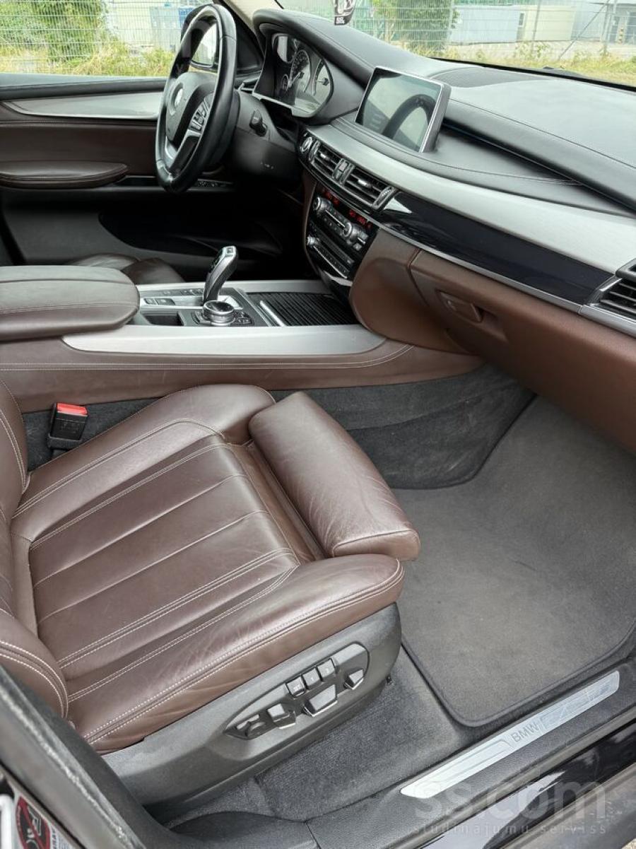 Black BMW X5 2014 in Jekabpils, with an engine capacity of 3.00 L and mileage of 299 thousand km for 16900 €, photo 17 on AUTOMOTO.COM.LV