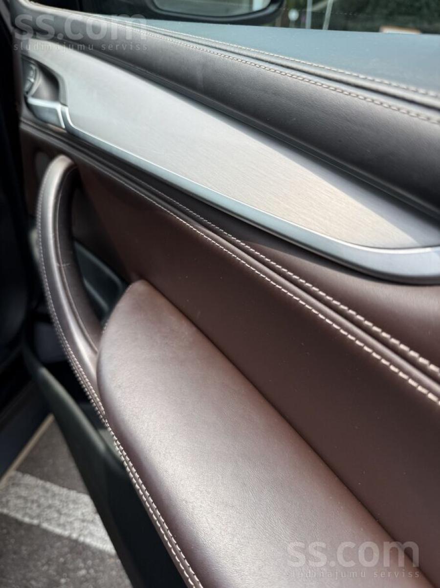 Black BMW X5 2014 in Jekabpils, with an engine capacity of 3.00 L and mileage of 299 thousand km for 16900 €, photo 21 on AUTOMOTO.COM.LV