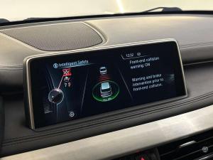 Black BMW X5 2014 in Marijampole, with an engine capacity of 2.99 L and mileage of 260 thousand km for 19750 €, photo 5 on AUTOMOTO.COM.LV
